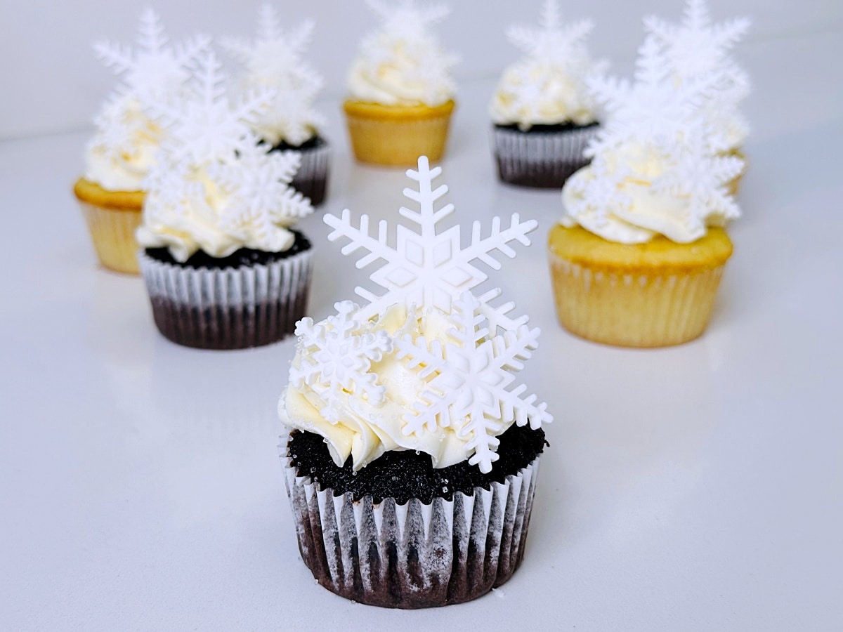 Snowflake Cupcakes - Windy City Baker